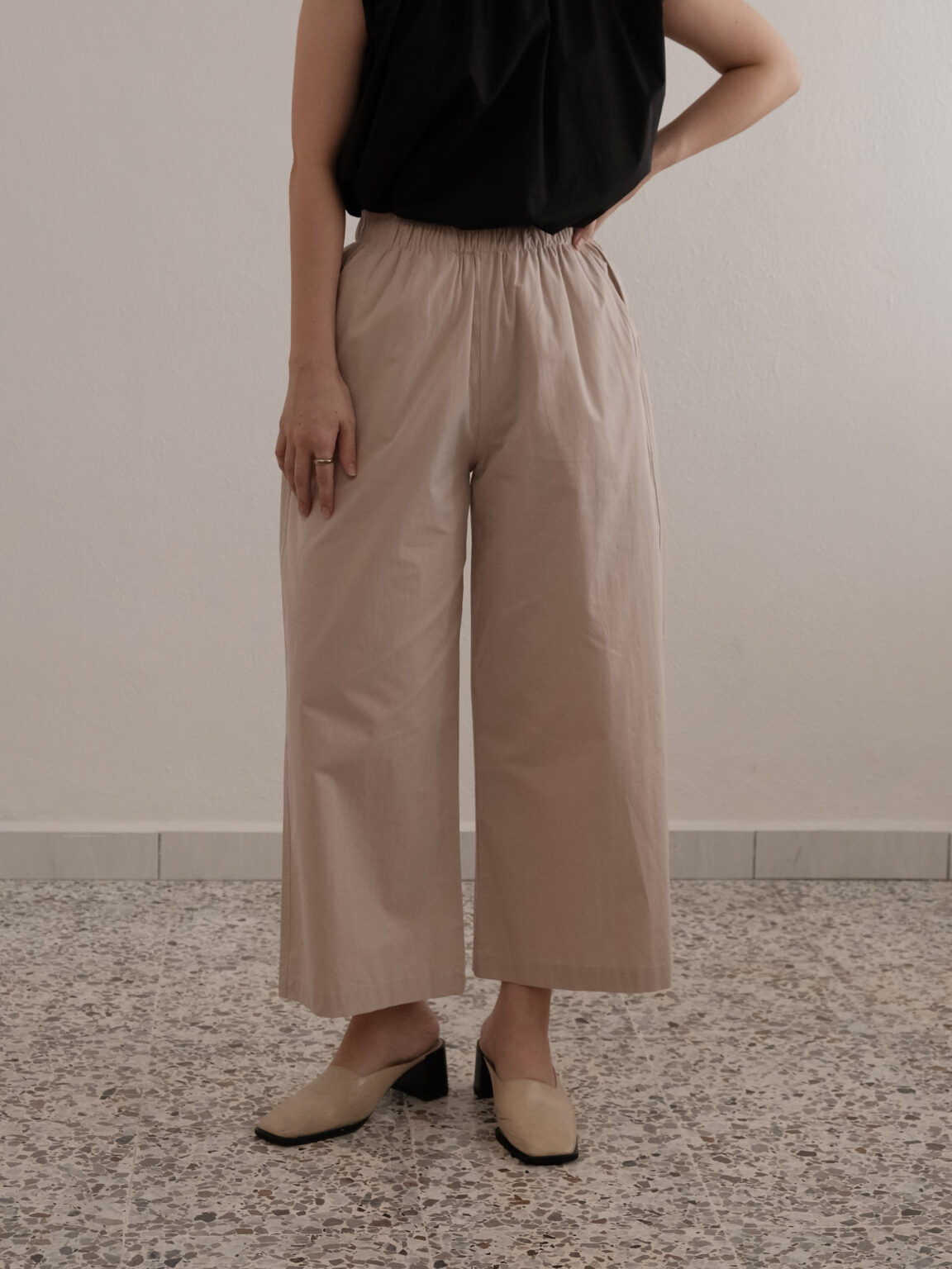 Loose Fit Ankle Pants in Light Beige – Bumi Studio